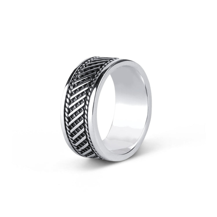 Signet Ring on the Middle Finger: Meaning & How to Wear It | NineTwoFive